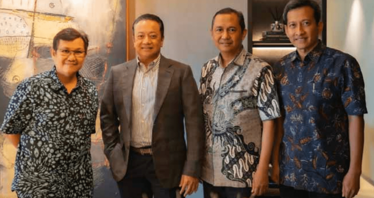 Buku-buku Robert Adhi Ksp – Robert Adhi Ksp